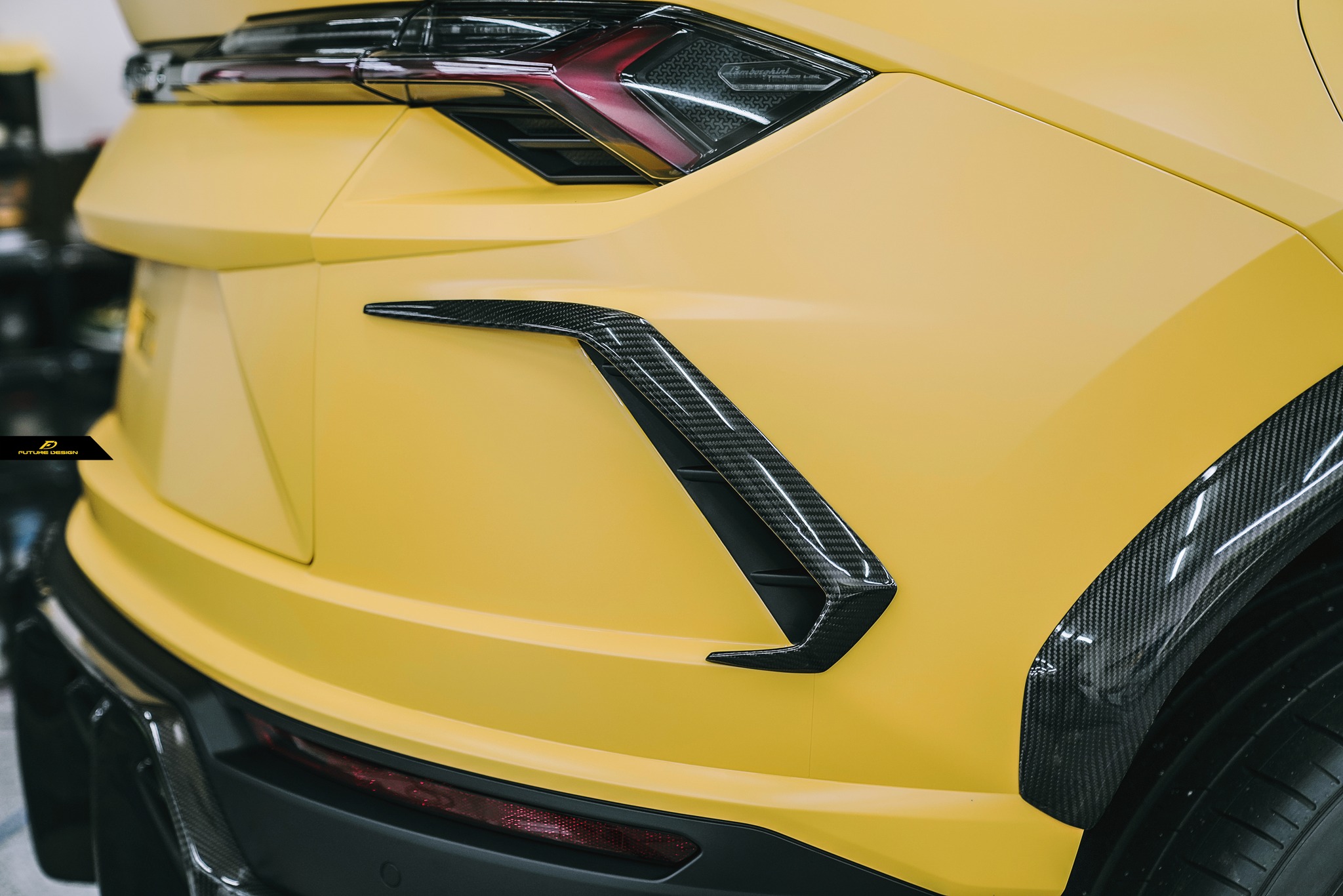 Urus Carbon FD Side Fin - Future Design Malaysia